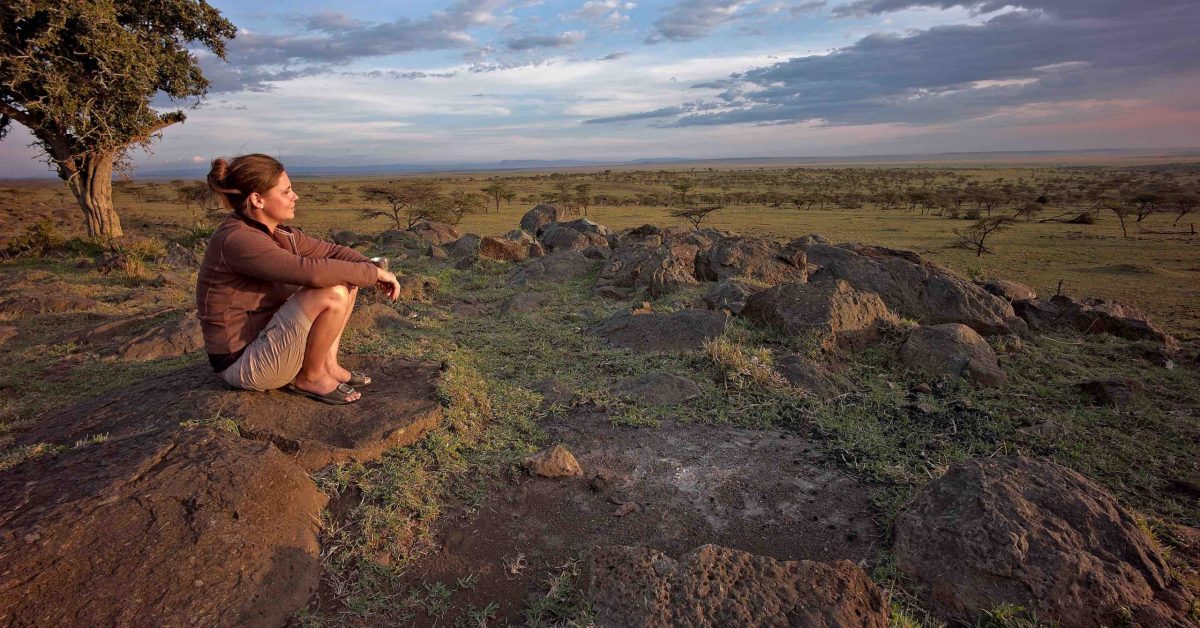 Die große Gnu-Wanderung kreuzt gerade den Mara Fluss zwischen Kenia und ...